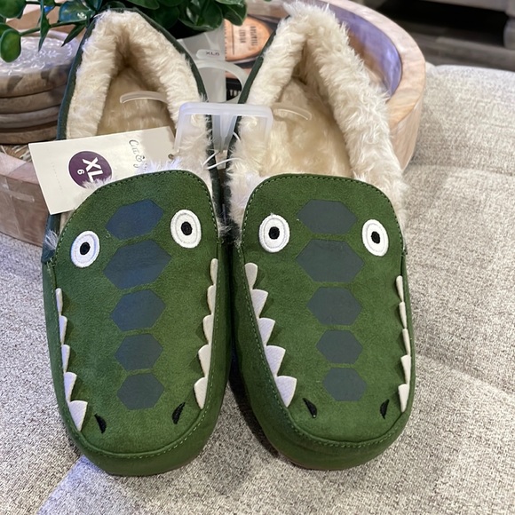 Cat & Jack | Shoes | Nwt Cat Jack Alligator Croc Slippers Size Xl 6 ...